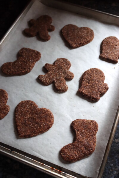 Basler Brunsli (Swiss Chocolate Almond Spice Cookies) - Adamant Kitchen